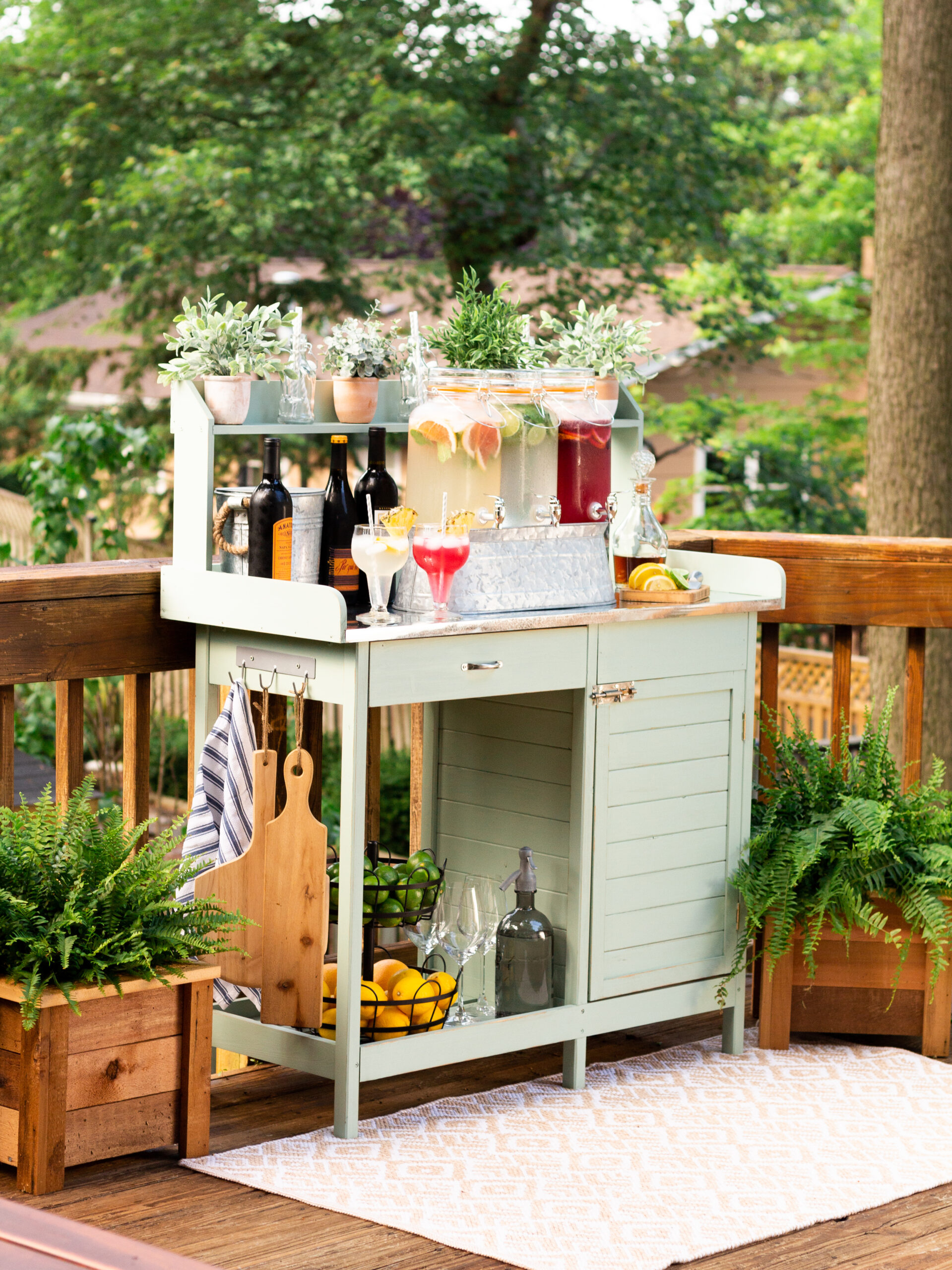 Outdoor Bar Summer Entertaining An Easy DIY - Fusion™ Mineral Paint