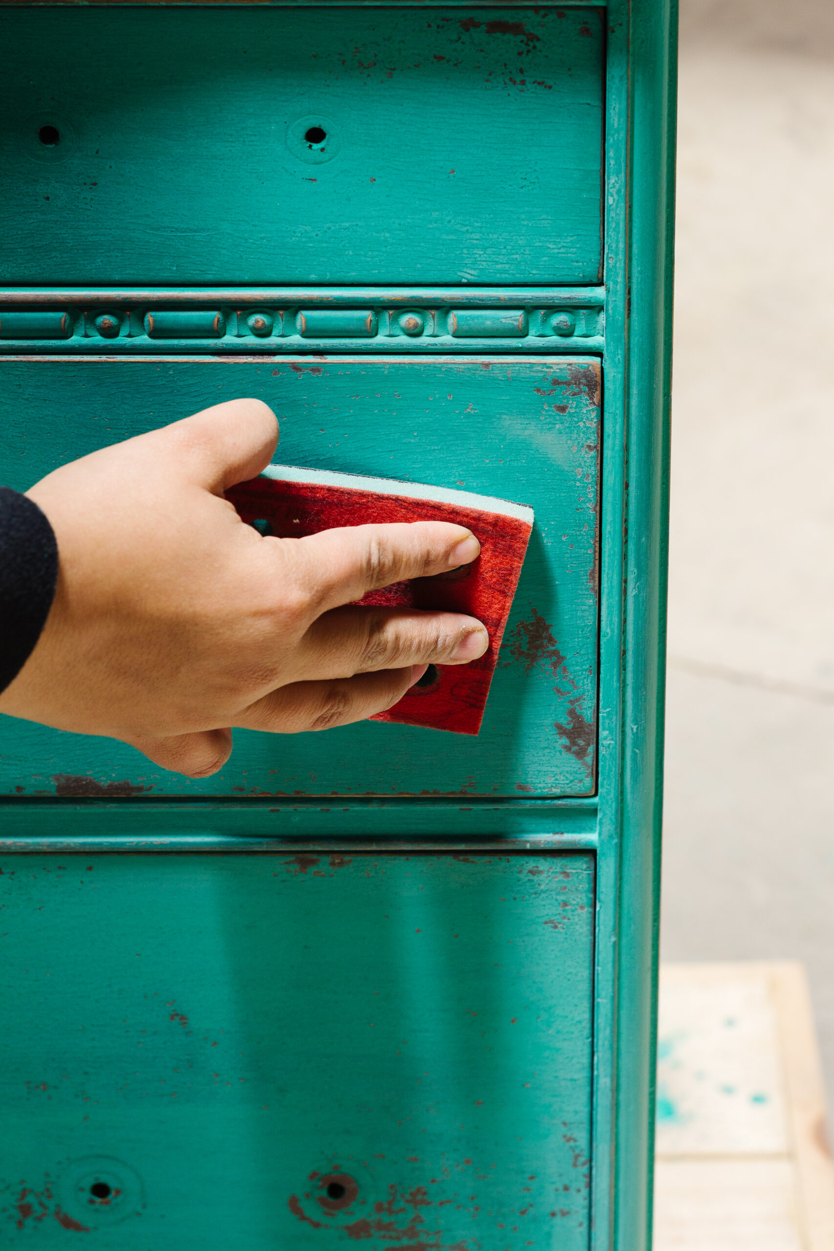 Create a Chippy, Vintage Look with Milk Paint - Fusion™ Mineral Paint