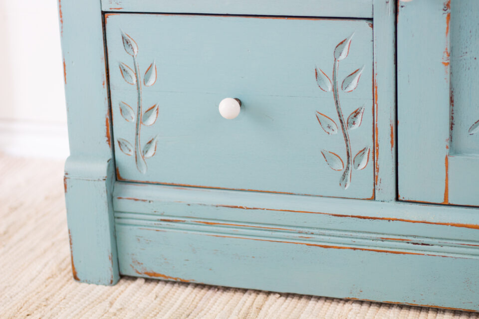 Transforming a Dresser with Loyalist - Fusion™ Mineral Paint