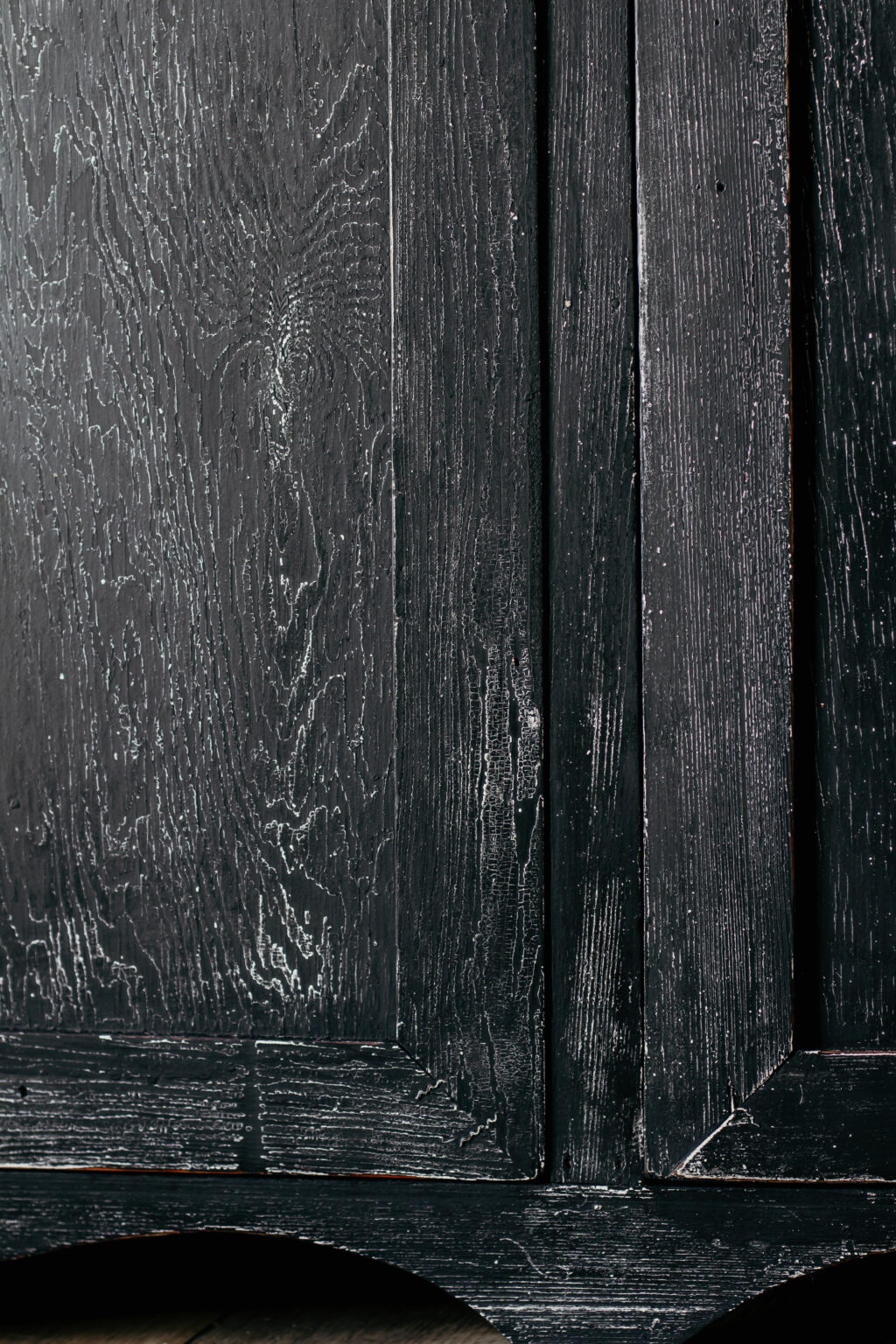 Dark Primitive Hutch Makeover - Fusion™ Mineral Paint